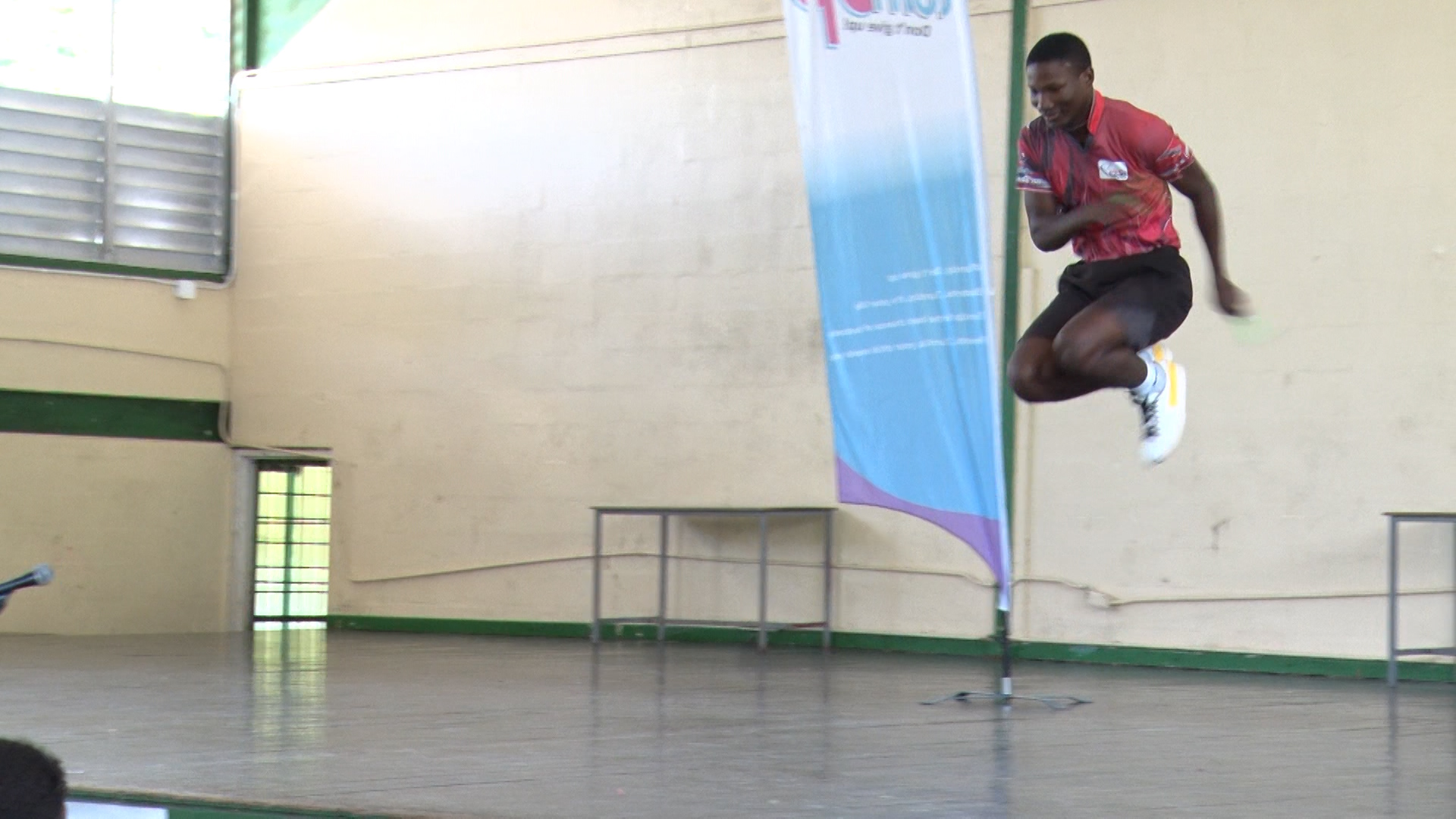 Feel Good Moment – Jump Rope Champion Shows Off Skills - TTT News