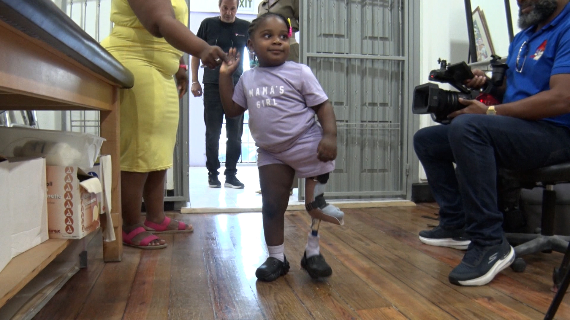 Cydni Receives Prosthetic Leg - TTT News