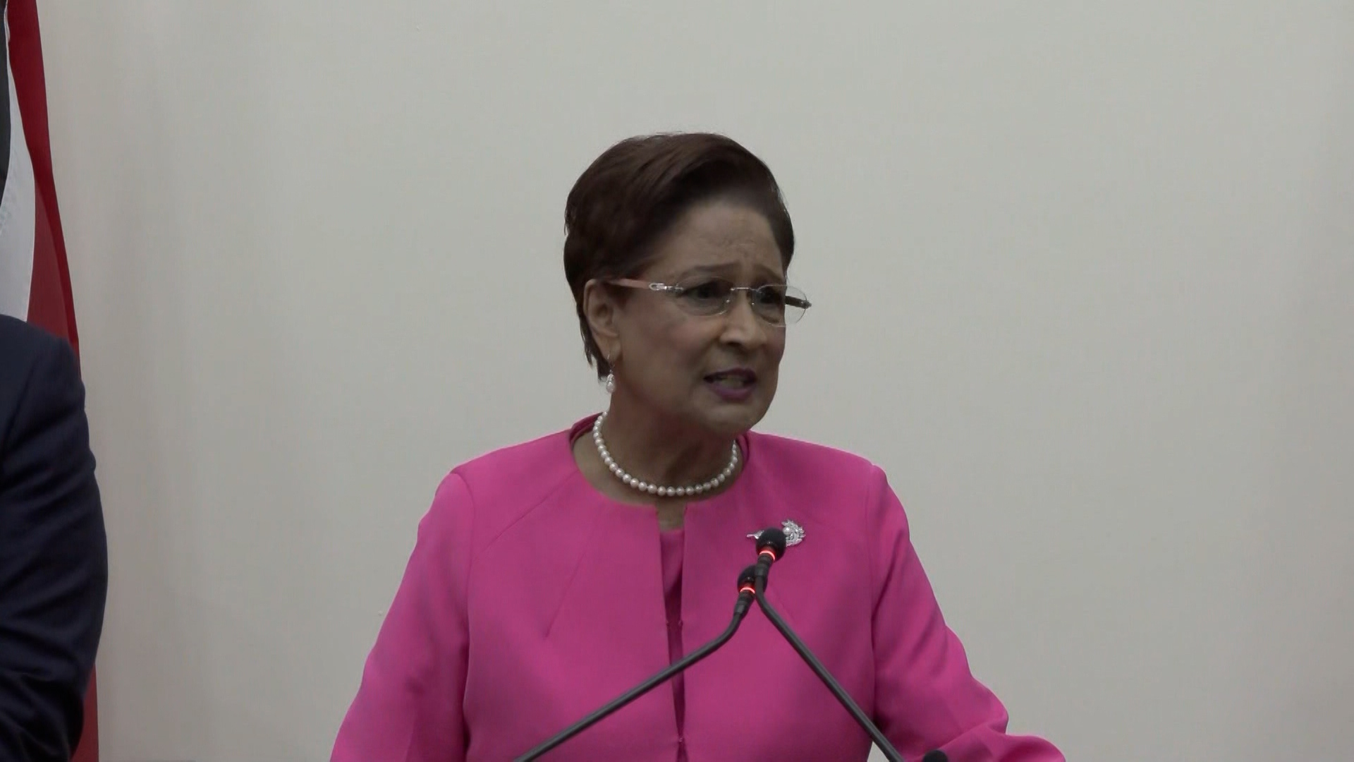 PM Persad-Bissessar Orders Freeze On State Hiring, Advertising - TTT News